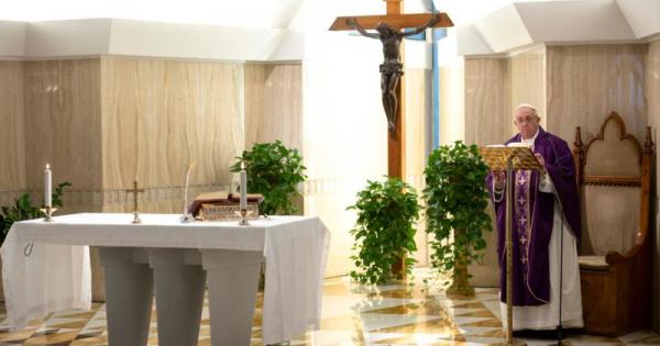 Pope urges priests to tend to sick, health care workers during epidemic ...