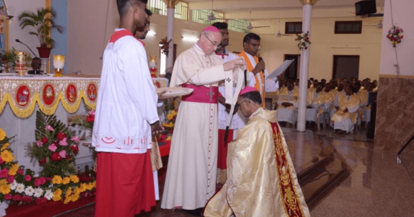 Papal Delegate confers Pallium on two newly appointed Archbishops in ...