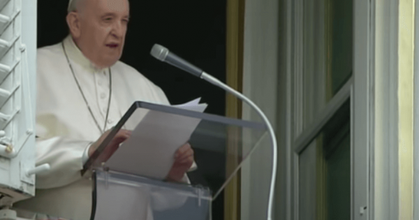 Pope at Angelus: Be vigilant and pray always | RVA