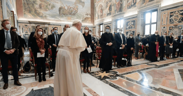 Pope: Church needs entrepreneurs with "the smell of the sheep" | RVA