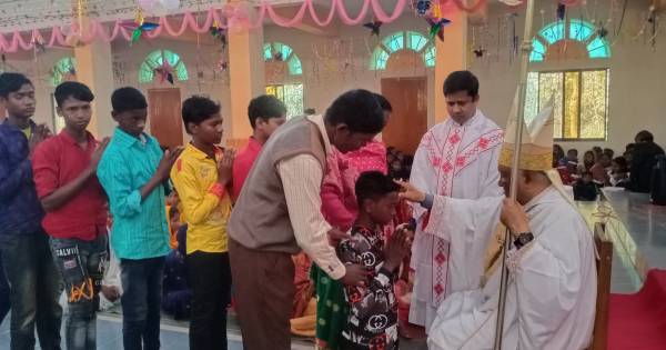 310 children receive Sacrament of Confirmation on the feast of the ...