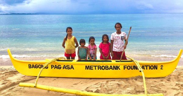 Volunteer group in Philippines builds boats for students who cross ...